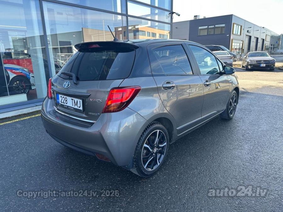 Grey Toyota Yaris 2017 in Tallinn, with an engine capacity of 1.50 L and mileage of 150 thousand km for 10500 €, photo 5 on AUTOMOTO.COM.LV