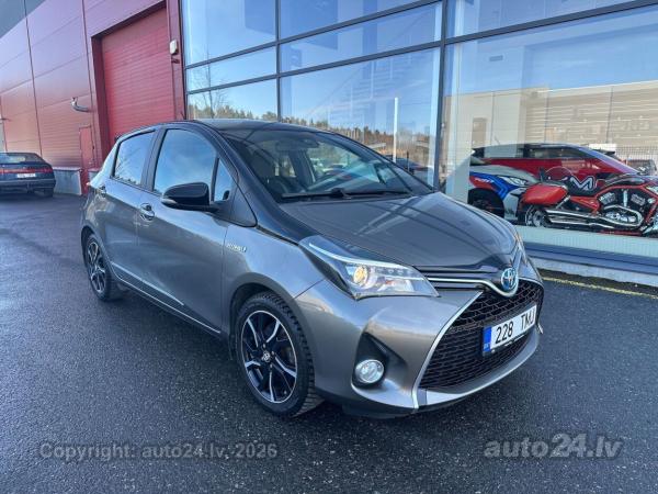 Grey Toyota Yaris 2017 in Tallinn, with an engine capacity of 1.50 L and mileage of 150 thousand km for 10500 €, photo 6 on AUTOMOTO.COM.LV