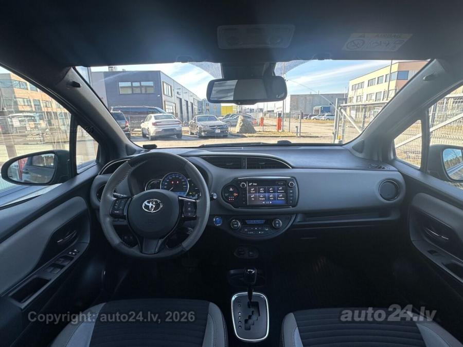Grey Toyota Yaris 2017 in Tallinn, with an engine capacity of 1.50 L and mileage of 150 thousand km for 10500 €, photo 11 on AUTOMOTO.COM.LV