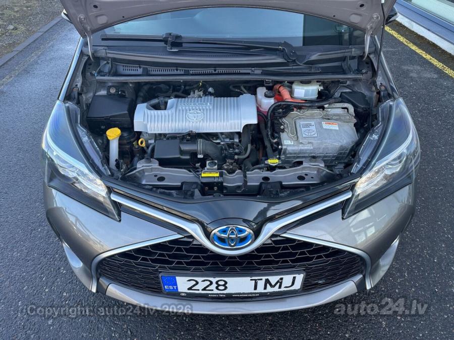 Grey Toyota Yaris 2017 in Tallinn, with an engine capacity of 1.50 L and mileage of 150 thousand km for 10500 €, photo 16 on AUTOMOTO.COM.LV