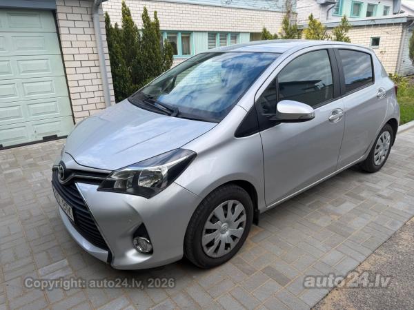 Pelēks Toyota Yaris 2017 Tallina, ar dzinēja tilpumu 1.30 L un nobraukumu 30 tūkst. km par 10000 €, foto 2 vietnē AUTOMOTO.COM.LV