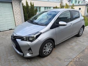 Серый Тойота Ярис 2017 в Таллин, объемом двигателя 1.30 л и пробегом 30 тыс. км за 10000 €, фото 3 на AUTOMOTO.COM.LV