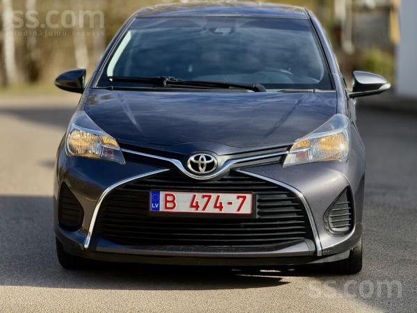 Grey Toyota Yaris 2017 in Riga, with an engine capacity of 1.40 L and mileage of 0 thousand km for 6700 €, photo 4 on AUTOMOTO.COM.LV