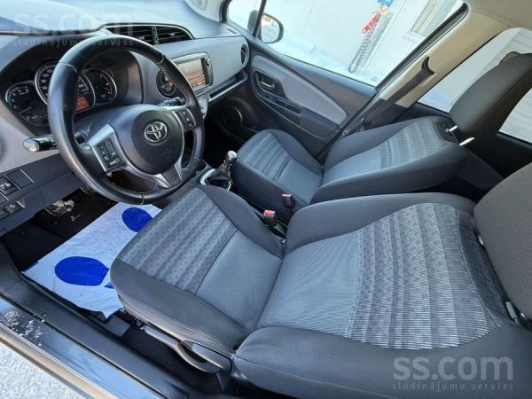 Grey Toyota Yaris 2017 in Riga, with an engine capacity of 1.40 L and mileage of 0 thousand km for 6700 €, photo 7 on AUTOMOTO.COM.LV