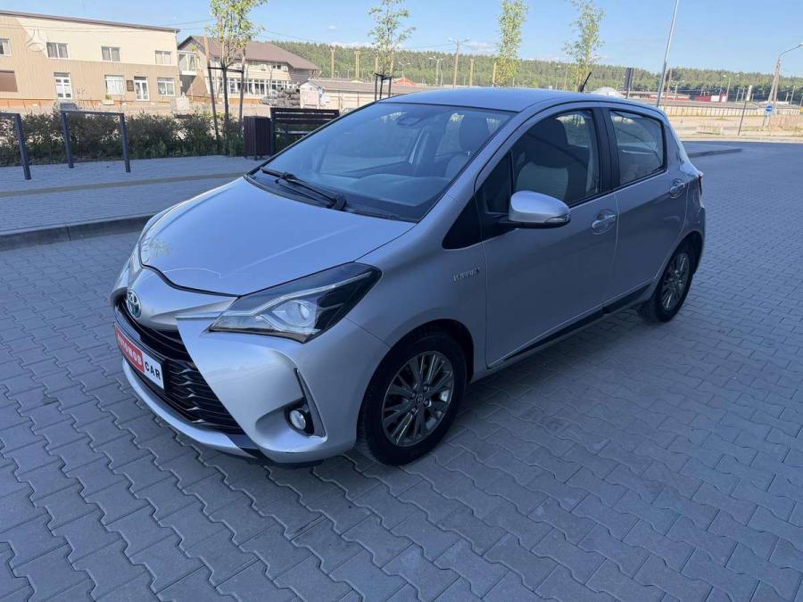 Grey Toyota Yaris 2017 in Vilnius, with an engine capacity of 1.50 L and mileage of 168 thousand km for 8950 €, photo 3 on AUTOMOTO.COM.LV