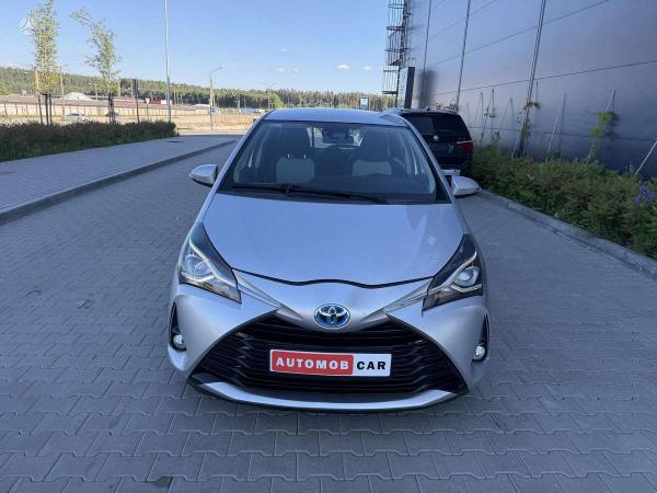 Grey Toyota Yaris 2017 in Vilnius, with an engine capacity of 1.50 L and mileage of 168 thousand km for 8950 €, photo 3 on AUTOMOTO.COM.LV