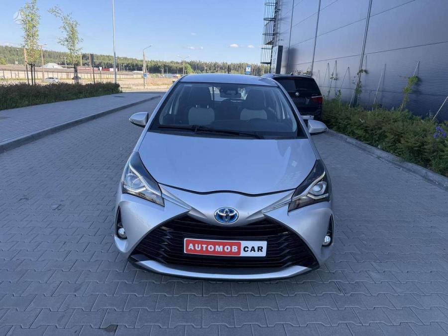 Grey Toyota Yaris 2017 in Vilnius, with an engine capacity of 1.50 L and mileage of 168 thousand km for 8950 €, photo 4 on AUTOMOTO.COM.LV