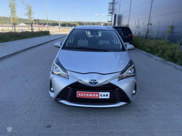 Grey Toyota Yaris 2017 in Vilnius, with an engine capacity of 1.50 L and mileage of 168 thousand km for 8950 €, photo 4 on AUTOMOTO.COM.LV