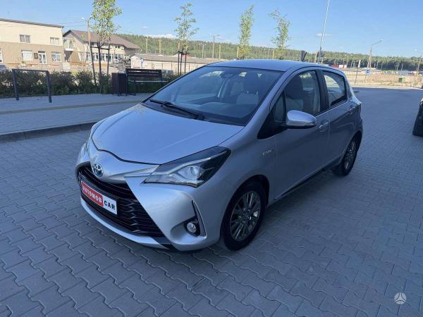 Grey Toyota Yaris 2017 in Vilnius, with an engine capacity of 1.50 L and mileage of 168 thousand km for 8950 €, photo 6 on AUTOMOTO.COM.LV