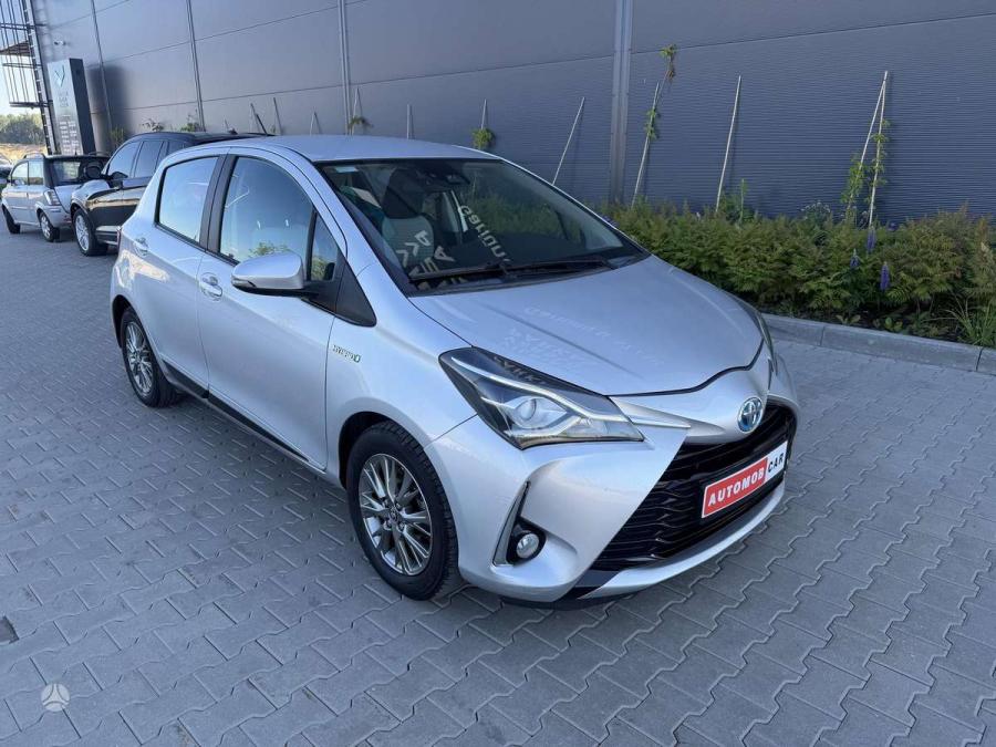 Grey Toyota Yaris 2017 in Vilnius, with an engine capacity of 1.50 L and mileage of 168 thousand km for 8950 €, photo 9 on AUTOMOTO.COM.LV