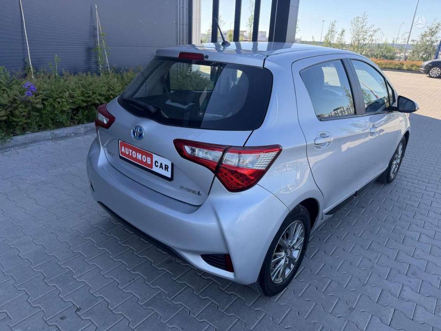 Grey Toyota Yaris 2017 in Vilnius, with an engine capacity of 1.50 L and mileage of 168 thousand km for 8950 €, photo 12 on AUTOMOTO.COM.LV