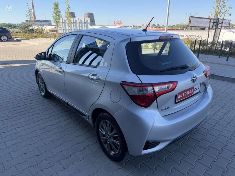 Grey Toyota Yaris 2017 in Vilnius, with an engine capacity of 1.50 L and mileage of 168 thousand km for 8950 €, photo 14 on AUTOMOTO.COM.LV