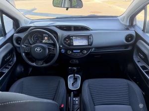 Grey Toyota Yaris 2017 in Vilnius, with an engine capacity of 1.50 L and mileage of 168 thousand km for 8950 €, photo 19 on AUTOMOTO.COM.LV