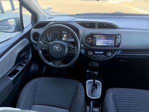 Grey Toyota Yaris 2017 in Vilnius, with an engine capacity of 1.50 L and mileage of 168 thousand km for 8950 €, photo 20 on AUTOMOTO.COM.LV