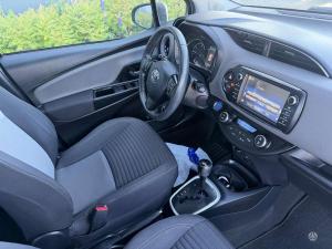 Grey Toyota Yaris 2017 in Vilnius, with an engine capacity of 1.50 L and mileage of 168 thousand km for 8950 €, photo 22 on AUTOMOTO.COM.LV