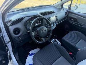 Grey Toyota Yaris 2017 in Vilnius, with an engine capacity of 1.50 L and mileage of 168 thousand km for 8950 €, photo 28 on AUTOMOTO.COM.LV
