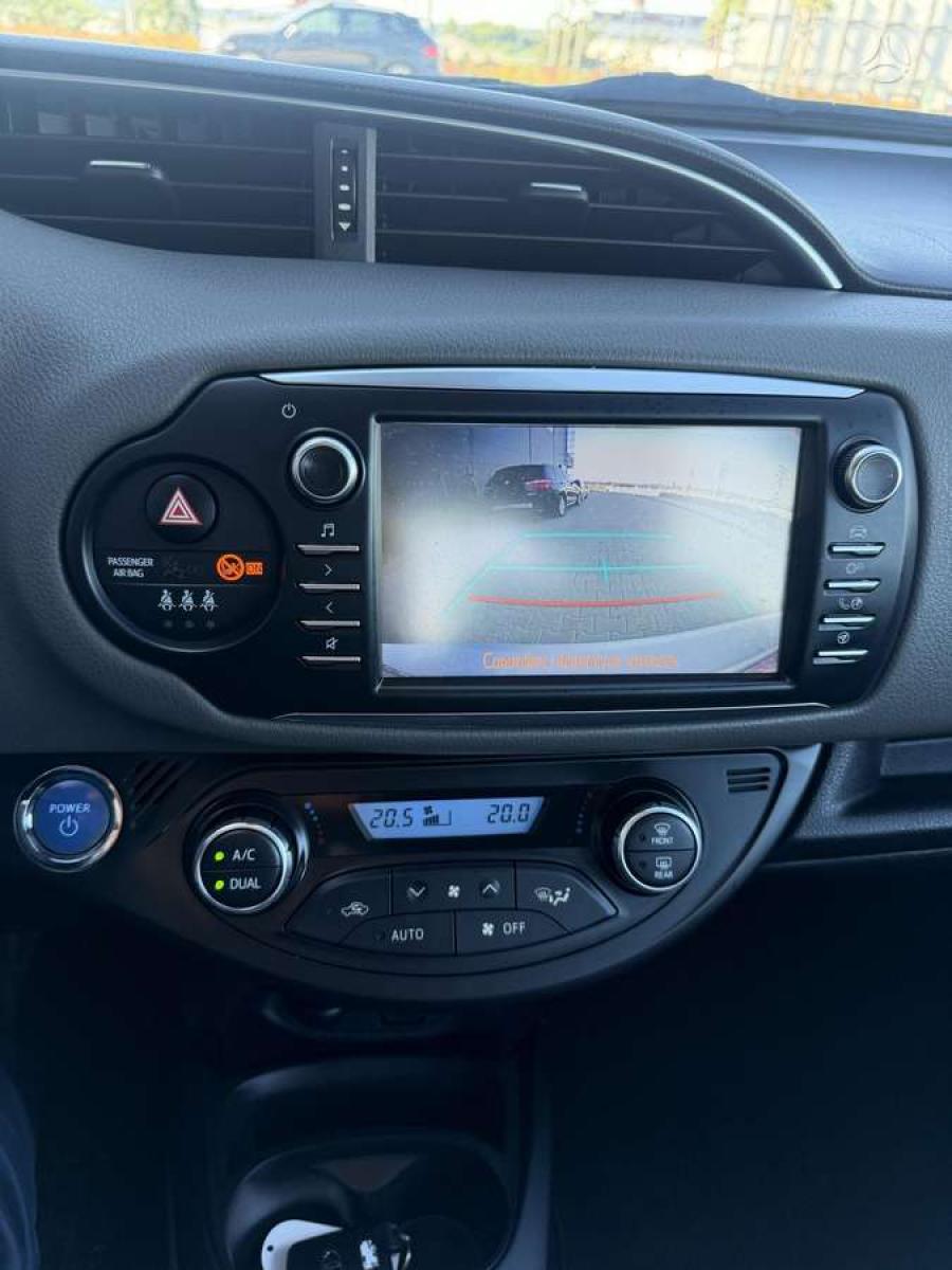 Grey Toyota Yaris 2017 in Vilnius, with an engine capacity of 1.50 L and mileage of 168 thousand km for 8950 €, photo 31 on AUTOMOTO.COM.LV