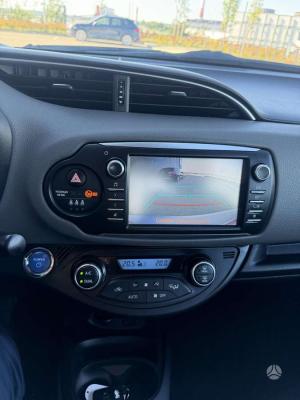 Grey Toyota Yaris 2017 in Vilnius, with an engine capacity of 1.50 L and mileage of 168 thousand km for 8950 €, photo 32 on AUTOMOTO.COM.LV