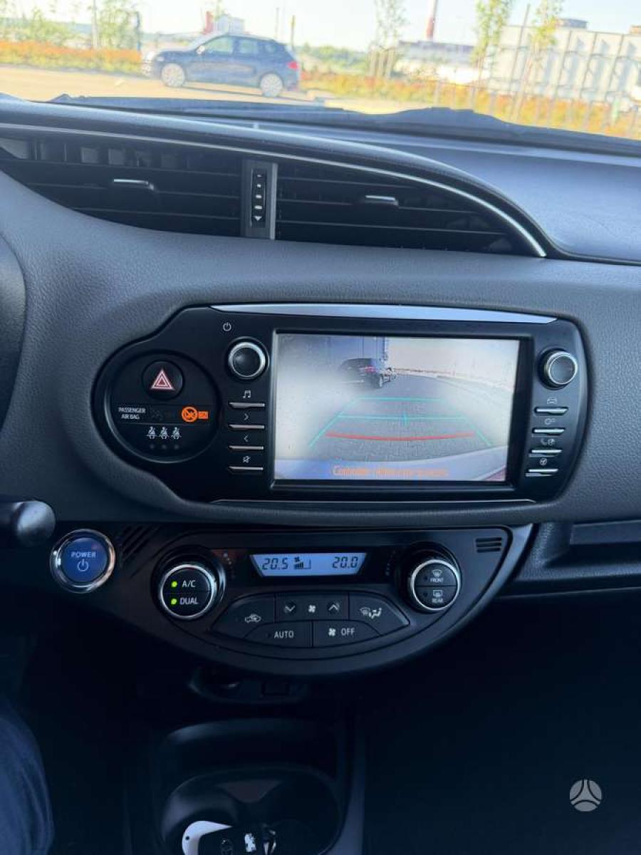Grey Toyota Yaris 2017 in Vilnius, with an engine capacity of 1.50 L and mileage of 168 thousand km for 8950 €, photo 32 on AUTOMOTO.COM.LV