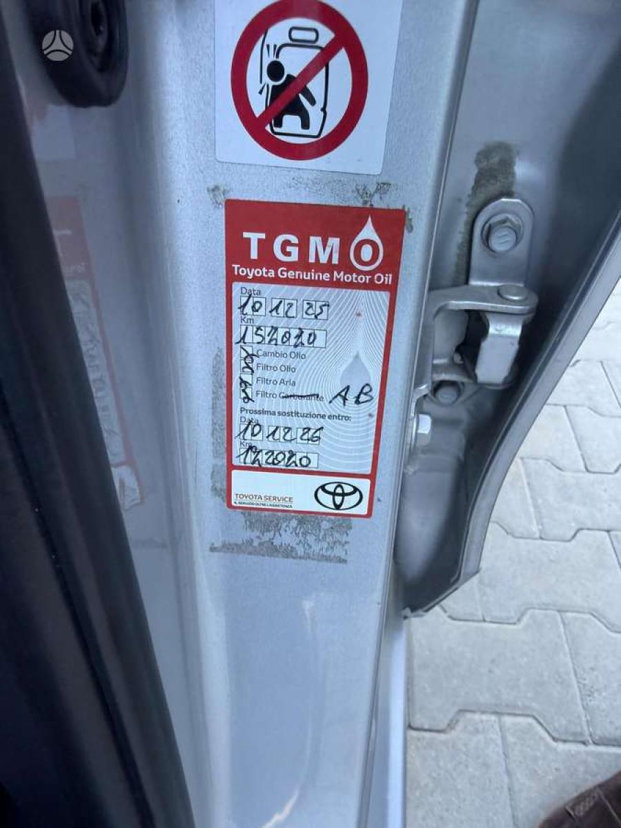 Grey Toyota Yaris 2017 in Vilnius, with an engine capacity of 1.50 L and mileage of 168 thousand km for 8950 €, photo 36 on AUTOMOTO.COM.LV
