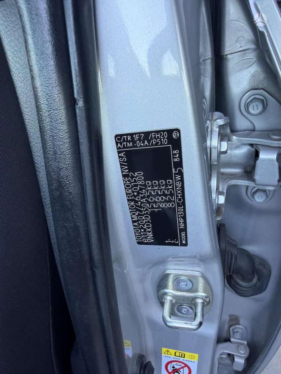 Grey Toyota Yaris 2017 in Vilnius, with an engine capacity of 1.50 L and mileage of 168 thousand km for 8950 €, photo 37 on AUTOMOTO.COM.LV