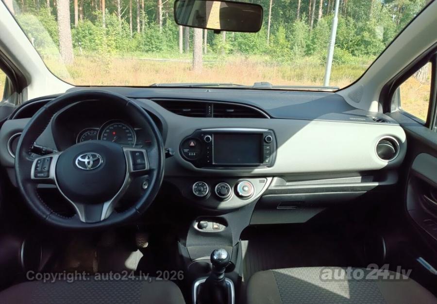 Grey Toyota Yaris 2017 in Tallinn, with an engine capacity of 1.30 L and mileage of 158 thousand km for 6700 €, photo 12 on AUTOMOTO.COM.LV