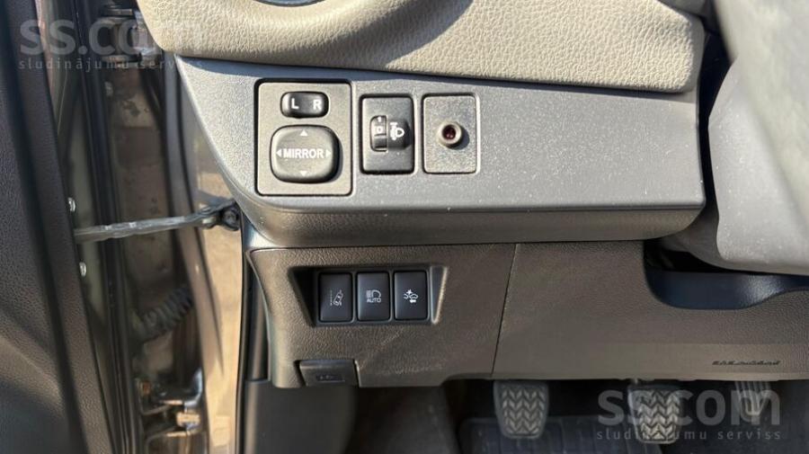 Pelēks Toyota Yaris 2017 Liepāja, ar dzinēja tilpumu 1.50 L un nobraukumu 137 tūkst. km par 8150 €, foto 13 vietnē AUTOMOTO.COM.LV
