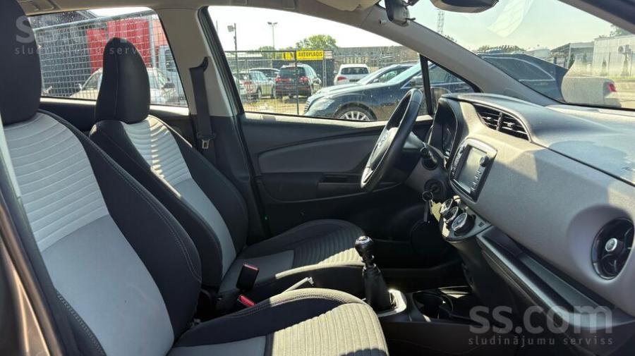 Pelēks Toyota Yaris 2017 Liepāja, ar dzinēja tilpumu 1.50 L un nobraukumu 137 tūkst. km par 8150 €, foto 20 vietnē AUTOMOTO.COM.LV