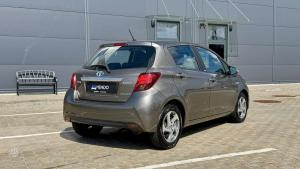 Grey Toyota Yaris 2017 in Vilnius, with an engine capacity of 1.50 L and mileage of 120 thousand km for 10990 €, photo 3 on AUTOMOTO.COM.LV