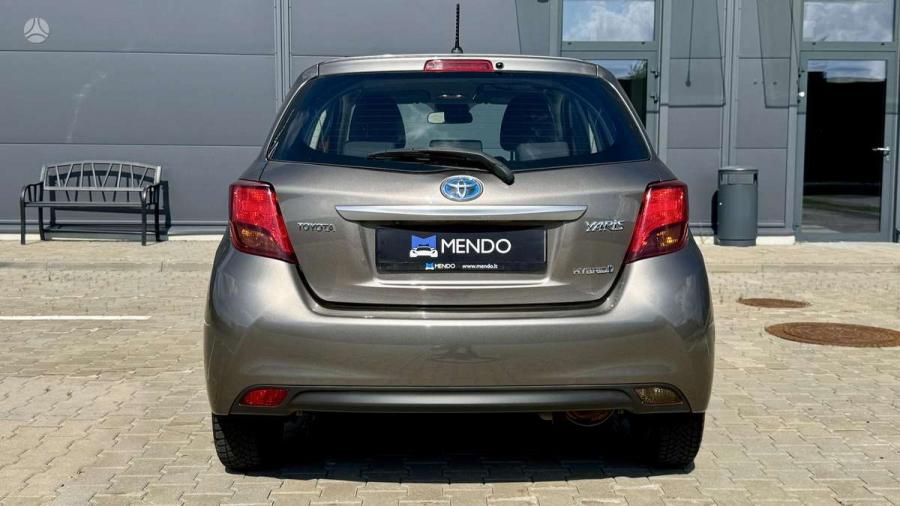 Grey Toyota Yaris 2017 in Vilnius, with an engine capacity of 1.50 L and mileage of 120 thousand km for 10990 €, photo 9 on AUTOMOTO.COM.LV
