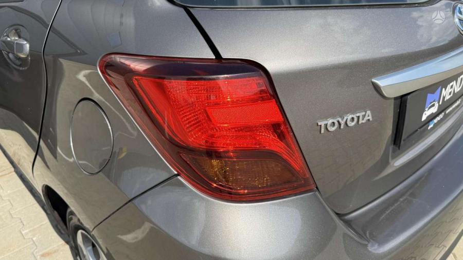Grey Toyota Yaris 2017 in Vilnius, with an engine capacity of 1.50 L and mileage of 120 thousand km for 10990 €, photo 11 on AUTOMOTO.COM.LV