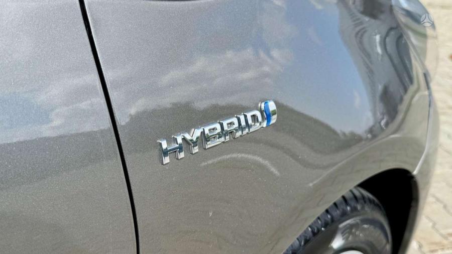 Grey Toyota Yaris 2017 in Vilnius, with an engine capacity of 1.50 L and mileage of 120 thousand km for 10990 €, photo 13 on AUTOMOTO.COM.LV