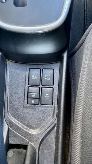 Grey Toyota Yaris 2017 in Vilnius, with an engine capacity of 1.50 L and mileage of 120 thousand km for 10990 €, photo 25 on AUTOMOTO.COM.LV