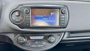 Grey Toyota Yaris 2017 in Vilnius, with an engine capacity of 1.50 L and mileage of 120 thousand km for 10990 €, photo 26 on AUTOMOTO.COM.LV