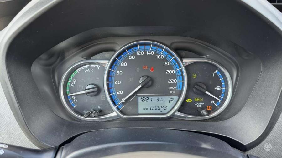 Grey Toyota Yaris 2017 in Vilnius, with an engine capacity of 1.50 L and mileage of 120 thousand km for 10990 €, photo 28 on AUTOMOTO.COM.LV