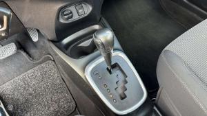 Grey Toyota Yaris 2017 in Vilnius, with an engine capacity of 1.50 L and mileage of 120 thousand km for 10990 €, photo 31 on AUTOMOTO.COM.LV