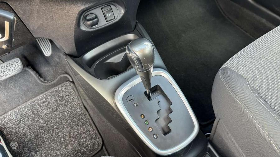 Grey Toyota Yaris 2017 in Vilnius, with an engine capacity of 1.50 L and mileage of 120 thousand km for 10990 €, photo 31 on AUTOMOTO.COM.LV