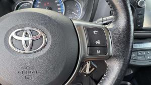 Grey Toyota Yaris 2017 in Vilnius, with an engine capacity of 1.50 L and mileage of 120 thousand km for 10990 €, photo 33 on AUTOMOTO.COM.LV