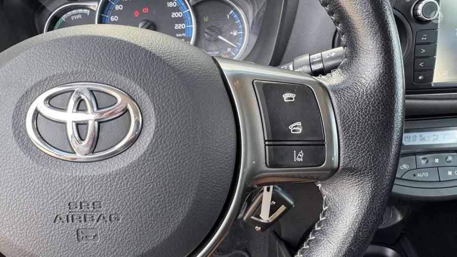 Grey Toyota Yaris 2017 in Vilnius, with an engine capacity of 1.50 L and mileage of 120 thousand km for 10990 €, photo 33 on AUTOMOTO.COM.LV