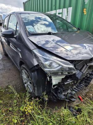 Pelēks Toyota Yaris 2017 Šauļi, ar dzinēja tilpumu 1.50 L un nobraukumu 251 tūkst. km par 3500 €, foto 4 vietnē AUTOMOTO.COM.LV