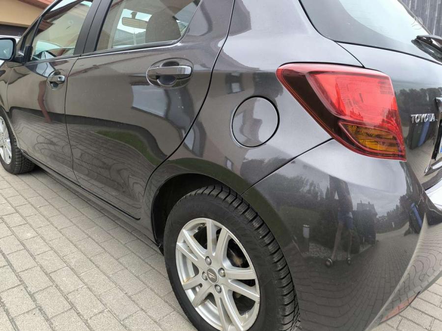 Grey Toyota Yaris 2017 in Alytus, with an engine capacity of 1.33 L and mileage of 160 thousand km for 9500 €, photo 4 on AUTOMOTO.COM.LV