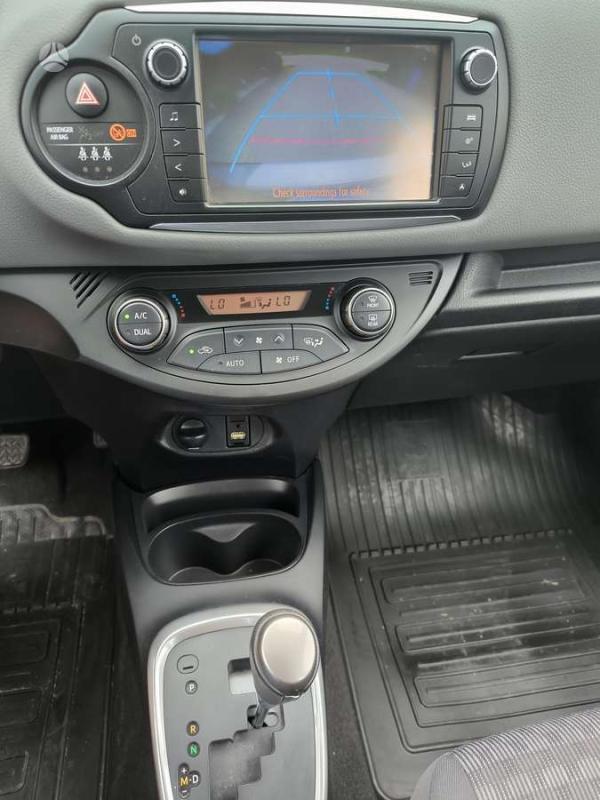 Grey Toyota Yaris 2017 in Alytus, with an engine capacity of 1.33 L and mileage of 160 thousand km for 9500 €, photo 4 on AUTOMOTO.COM.LV