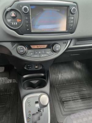 Grey Toyota Yaris 2017 in Alytus, with an engine capacity of 1.33 L and mileage of 160 thousand km for 9500 €, photo 5 on AUTOMOTO.COM.LV