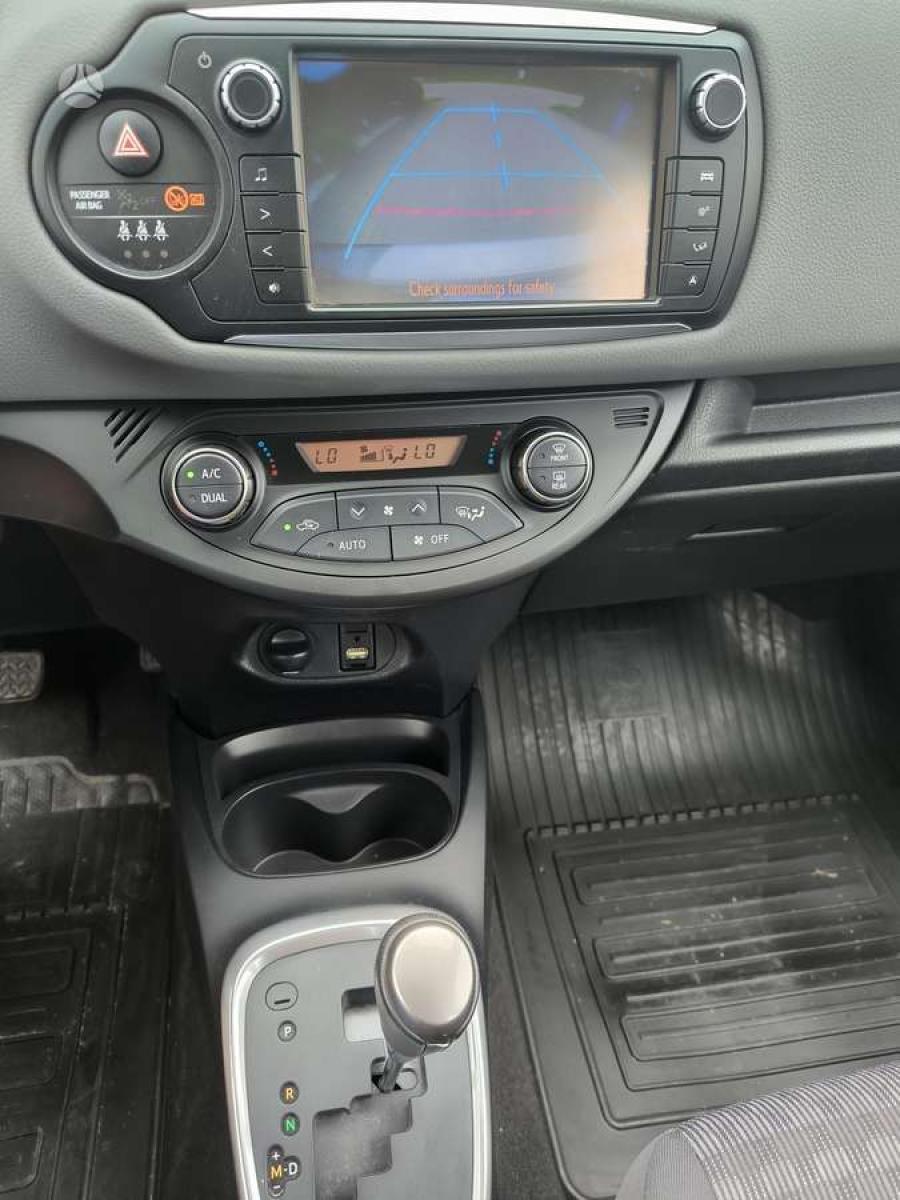 Grey Toyota Yaris 2017 in Alytus, with an engine capacity of 1.33 L and mileage of 160 thousand km for 9500 €, photo 5 on AUTOMOTO.COM.LV