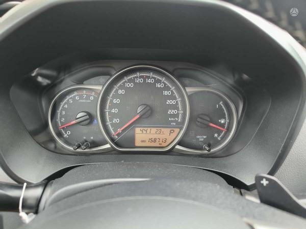 Grey Toyota Yaris 2017 in Alytus, with an engine capacity of 1.33 L and mileage of 160 thousand km for 9500 €, photo 6 on AUTOMOTO.COM.LV