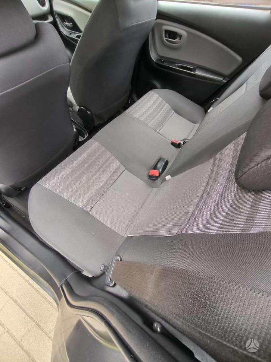 Grey Toyota Yaris 2017 in Alytus, with an engine capacity of 1.33 L and mileage of 160 thousand km for 9500 €, photo 8 on AUTOMOTO.COM.LV