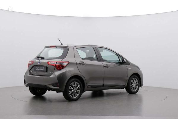 Pelēks Toyota Yaris 2017 Viļņa, ar dzinēja tilpumu 1.50 L un nobraukumu 73 tūkst. km par 12900 €, foto 3 vietnē AUTOMOTO.COM.LV