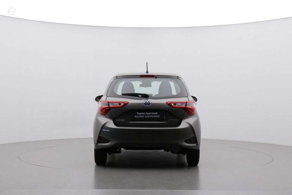Pelēks Toyota Yaris 2017 Viļņa, ar dzinēja tilpumu 1.50 L un nobraukumu 73 tūkst. km par 12900 €, foto 5 vietnē AUTOMOTO.COM.LV
