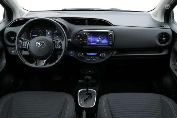 Pelēks Toyota Yaris 2017 Viļņa, ar dzinēja tilpumu 1.50 L un nobraukumu 73 tūkst. km par 12900 €, foto 7 vietnē AUTOMOTO.COM.LV