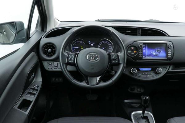 Pelēks Toyota Yaris 2017 Viļņa, ar dzinēja tilpumu 1.50 L un nobraukumu 73 tūkst. km par 12900 €, foto 8 vietnē AUTOMOTO.COM.LV